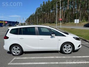 White Opel Zafira 2017 in Riga, with an engine capacity of 2.00 L and mileage of 187 thousand km for 9900 €, photo 6 on AUTOMOTO.COM.LV