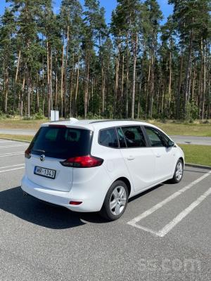 White Opel Zafira 2017 in Riga, with an engine capacity of 2.00 L and mileage of 187 thousand km for 9900 €, photo 7 on AUTOMOTO.COM.LV