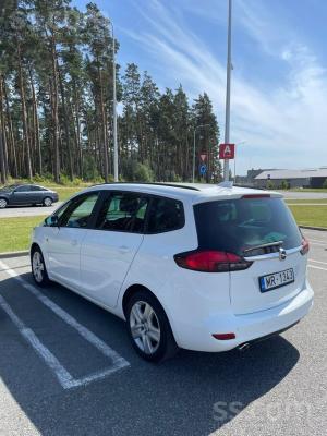 White Opel Zafira 2017 in Riga, with an engine capacity of 2.00 L and mileage of 187 thousand km for 9900 €, photo 8 on AUTOMOTO.COM.LV
