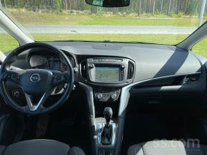 White Opel Zafira 2017 in Riga, with an engine capacity of 2.00 L and mileage of 187 thousand km for 9900 €, photo 15 on AUTOMOTO.COM.LV