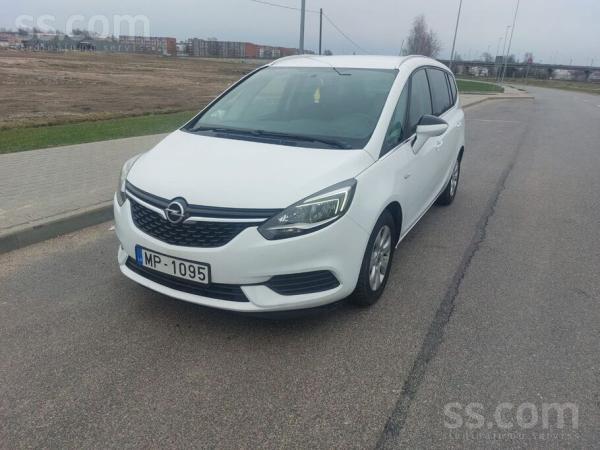 White Opel Zafira 2017 in Rezekne, with an engine capacity of 1.60 L and mileage of 219 thousand km for 5200 €, photo 1 on AUTOMOTO.COM.LV