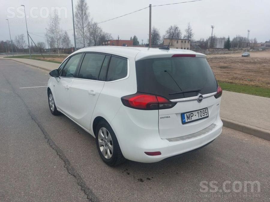 White Opel Zafira 2017 in Rezekne, with an engine capacity of 1.60 L and mileage of 219 thousand km for 5200 €, photo 3 on AUTOMOTO.COM.LV