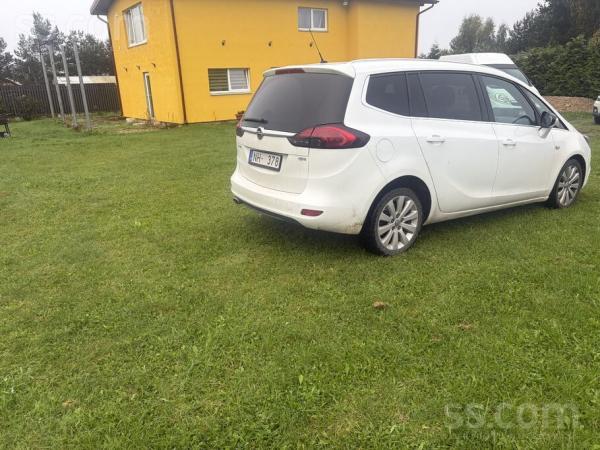 Balts Opel Zafira 2017 Rīga, ar dzinēja tilpumu 2.00 L un nobraukumu 253 tūkst. km par 8350 €, foto 4 vietnē AUTOMOTO.COM.LV