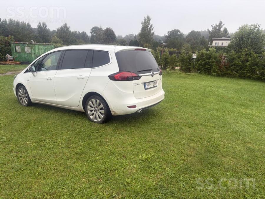 Balts Opel Zafira 2017 Rīga, ar dzinēja tilpumu 2.00 L un nobraukumu 253 tūkst. km par 8350 €, foto 5 vietnē AUTOMOTO.COM.LV