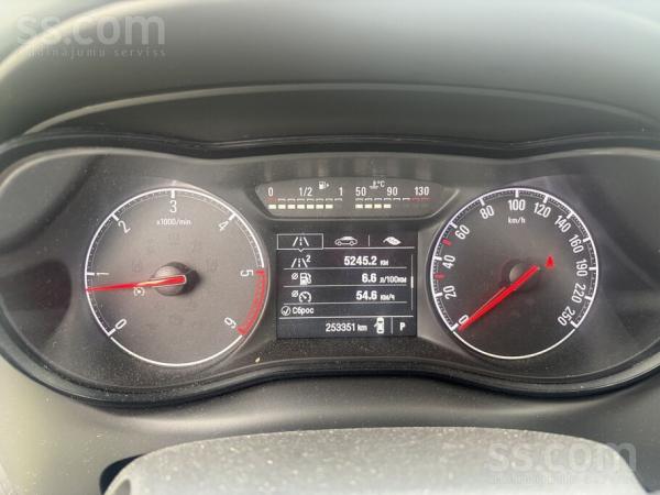 Balts Opel Zafira 2017 Rīga, ar dzinēja tilpumu 2.00 L un nobraukumu 253 tūkst. km par 8350 €, foto 6 vietnē AUTOMOTO.COM.LV