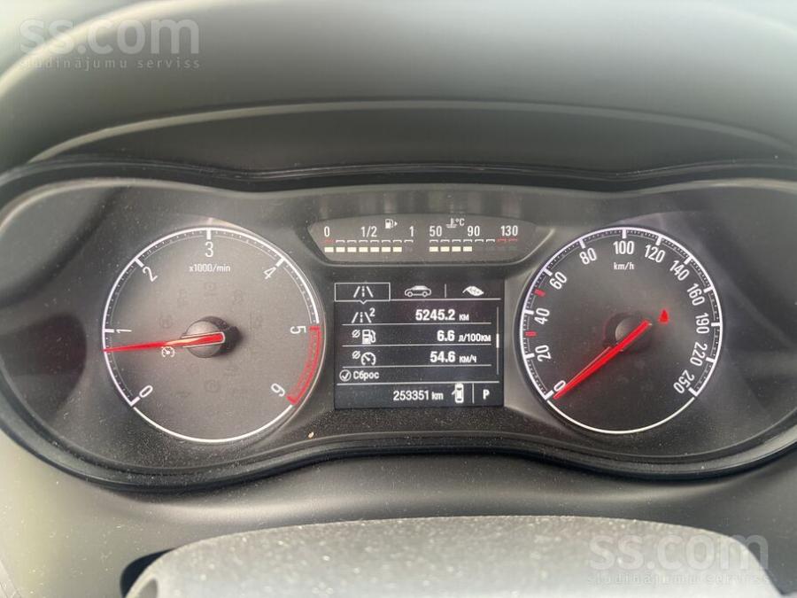 Balts Opel Zafira 2017 Rīga, ar dzinēja tilpumu 2.00 L un nobraukumu 253 tūkst. km par 8350 €, foto 6 vietnē AUTOMOTO.COM.LV