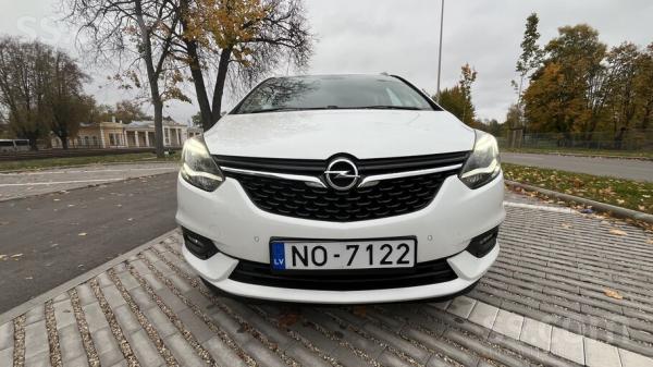 White Opel Zafira 2017 in Cesis, with an engine capacity of 1.60 L and mileage of 208 thousand km for 7350 €, photo 7 on AUTOMOTO.COM.LV