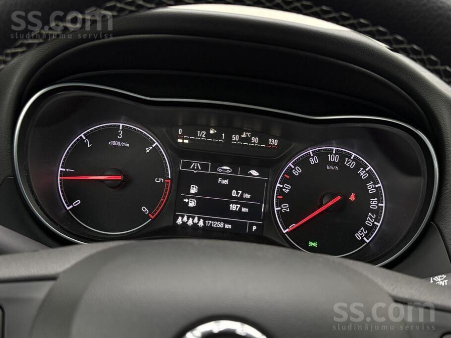 Balts Opel Zafira 2017 Tukums, ar dzinēja tilpumu 2.00 L un nobraukumu 171 tūkst. km par 10490 €, foto 13 vietnē AUTOMOTO.COM.LV