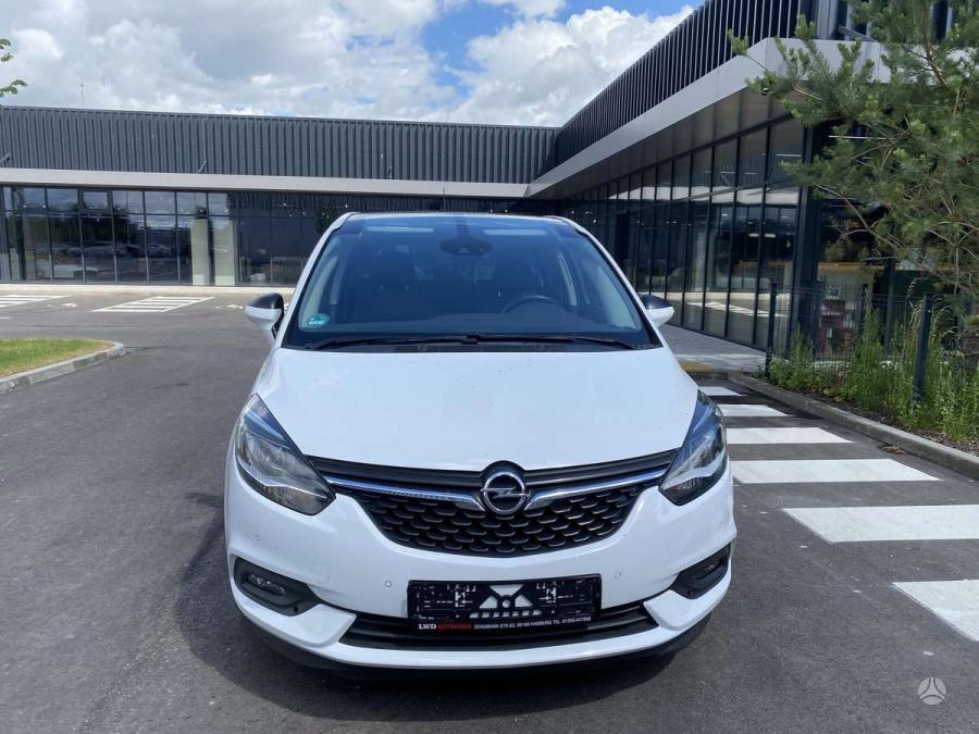 White Opel Zafira 2018 in Kaunas, with an engine capacity of 1.60 L and mileage of 2 thousand km for 8250 €, photo 1 on AUTOMOTO.COM.LV
