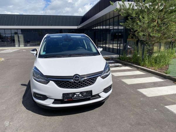 White Opel Zafira 2018 in Kaunas, with an engine capacity of 1.60 L and mileage of 2 thousand km for 8250 €, photo 5 on AUTOMOTO.COM.LV