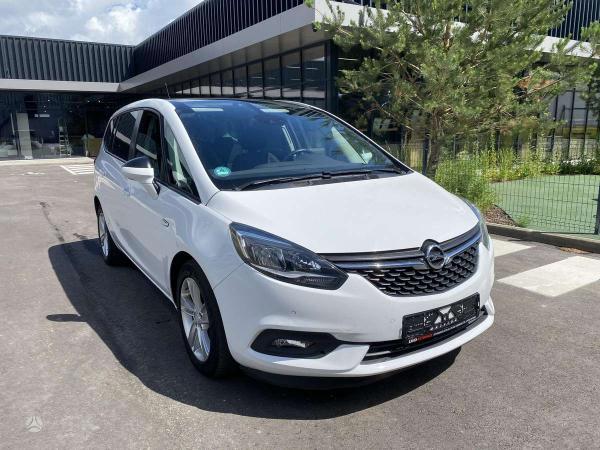 White Opel Zafira 2018 in Kaunas, with an engine capacity of 1.60 L and mileage of 2 thousand km for 8250 €, photo 6 on AUTOMOTO.COM.LV