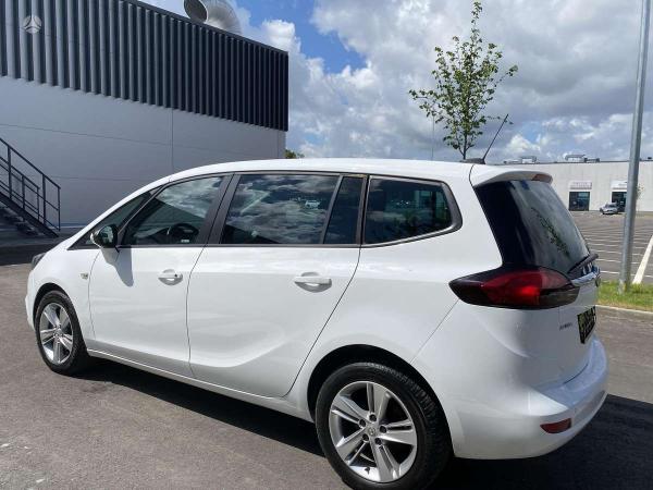 White Opel Zafira 2018 in Kaunas, with an engine capacity of 1.60 L and mileage of 2 thousand km for 8250 €, photo 8 on AUTOMOTO.COM.LV