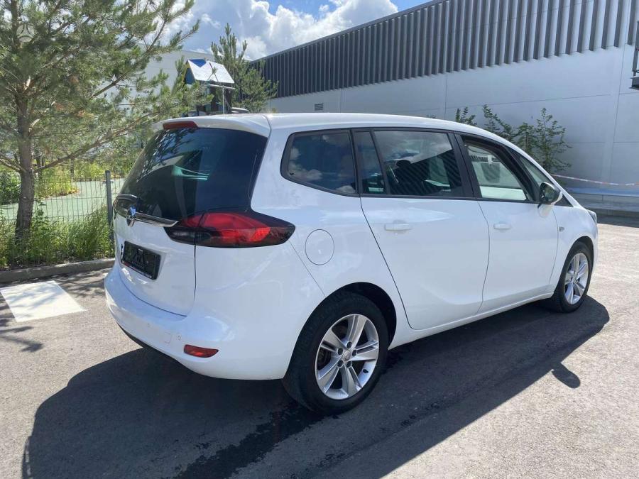 White Opel Zafira 2018 in Kaunas, with an engine capacity of 1.60 L and mileage of 2 thousand km for 8250 €, photo 12 on AUTOMOTO.COM.LV