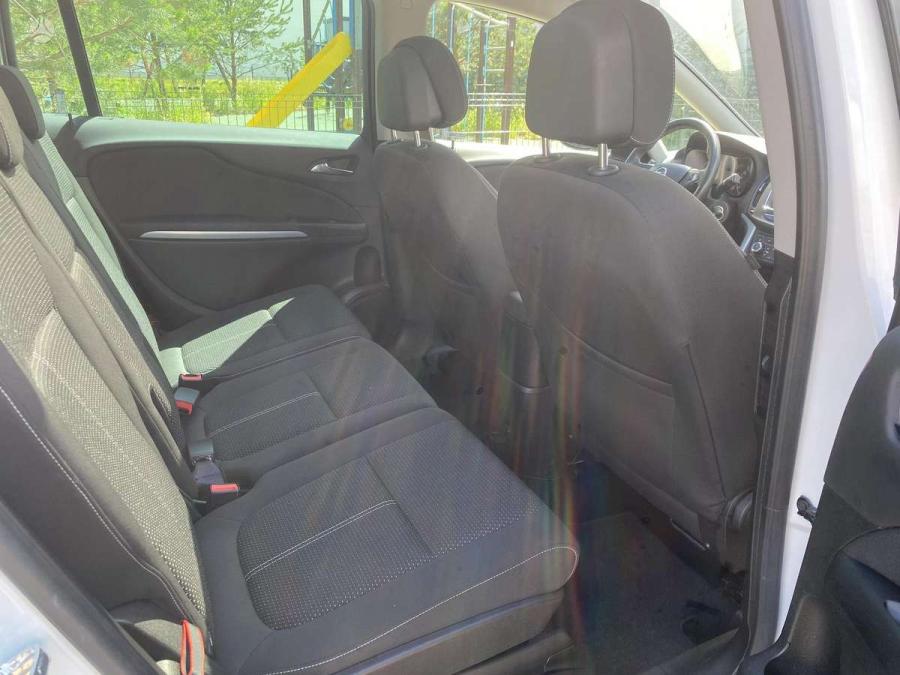 White Opel Zafira 2018 in Kaunas, with an engine capacity of 1.60 L and mileage of 2 thousand km for 8250 €, photo 13 on AUTOMOTO.COM.LV