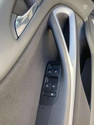 White Opel Zafira 2018 in Kaunas, with an engine capacity of 1.60 L and mileage of 2 thousand km for 8250 €, photo 16 on AUTOMOTO.COM.LV