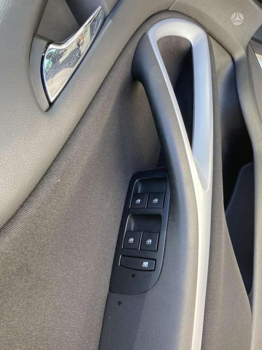 White Opel Zafira 2018 in Kaunas, with an engine capacity of 1.60 L and mileage of 2 thousand km for 8250 €, photo 16 on AUTOMOTO.COM.LV