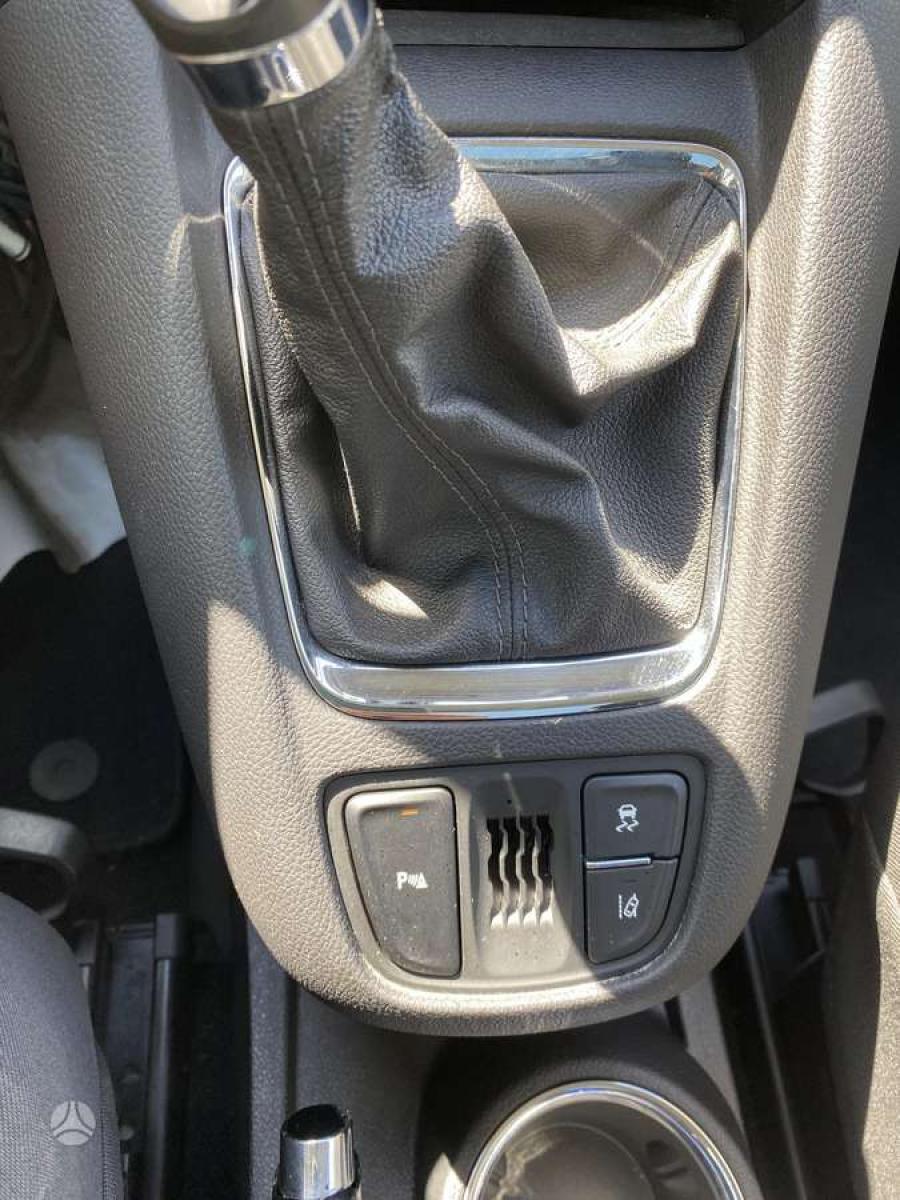 White Opel Zafira 2018 in Kaunas, with an engine capacity of 1.60 L and mileage of 2 thousand km for 8250 €, photo 17 on AUTOMOTO.COM.LV