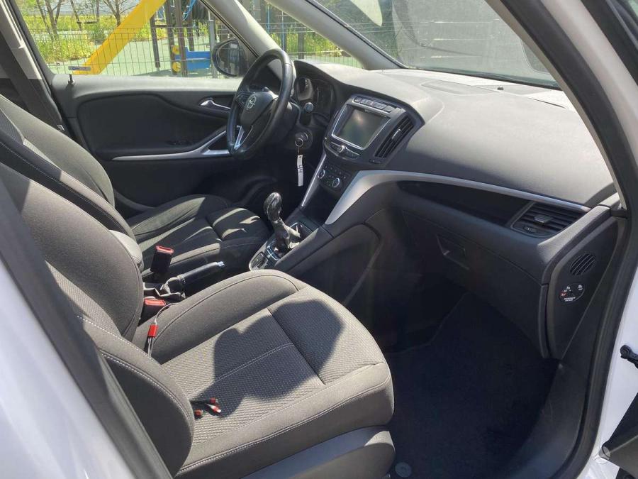 White Opel Zafira 2018 in Kaunas, with an engine capacity of 1.60 L and mileage of 2 thousand km for 8250 €, photo 20 on AUTOMOTO.COM.LV