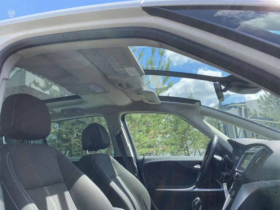 White Opel Zafira 2018 in Kaunas, with an engine capacity of 1.60 L and mileage of 2 thousand km for 8250 €, photo 22 on AUTOMOTO.COM.LV