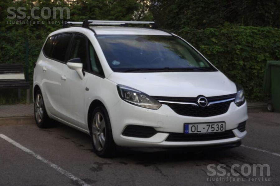 White Opel Zafira 2018 in Riga, with an engine capacity of 1.60 L and mileage of 158 thousand km for 7950 €, photo 4 on AUTOMOTO.COM.LV