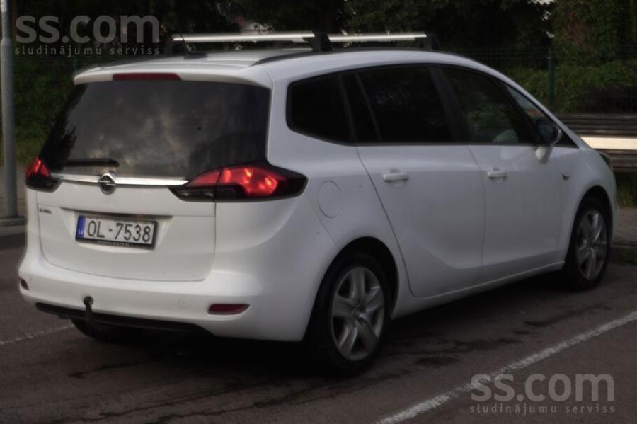 White Opel Zafira 2018 in Riga, with an engine capacity of 1.60 L and mileage of 158 thousand km for 7950 €, photo 7 on AUTOMOTO.COM.LV