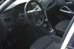White Opel Zafira 2018 in Riga, with an engine capacity of 1.60 L and mileage of 158 thousand km for 7950 €, photo 8 on AUTOMOTO.COM.LV
