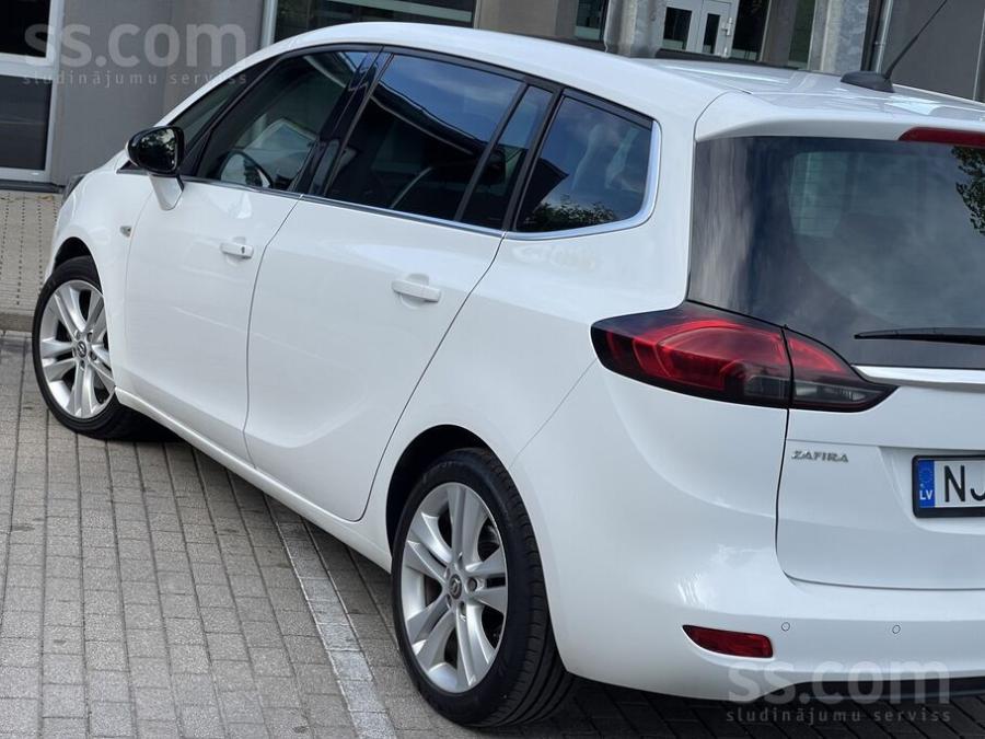 White Opel Zafira 2019 in Jurmala, with an engine capacity of 1.60 L and mileage of 0 thousand km for 10450 €, photo 13 on AUTOMOTO.COM.LV
