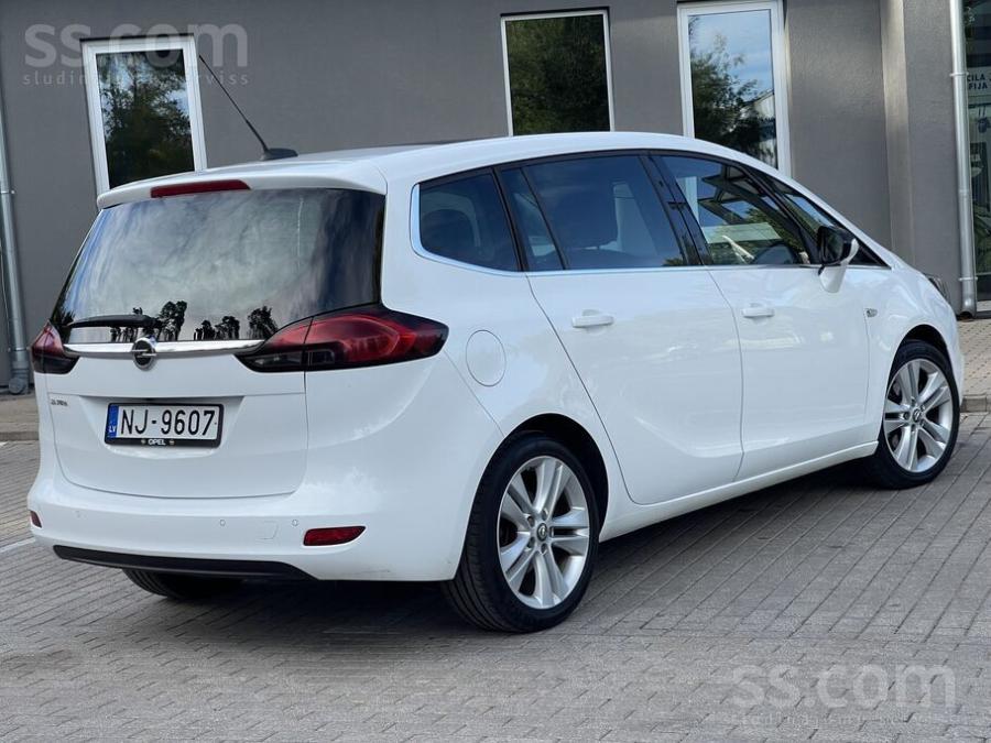 White Opel Zafira 2019 in Jurmala, with an engine capacity of 1.60 L and mileage of 0 thousand km for 10450 €, photo 17 on AUTOMOTO.COM.LV