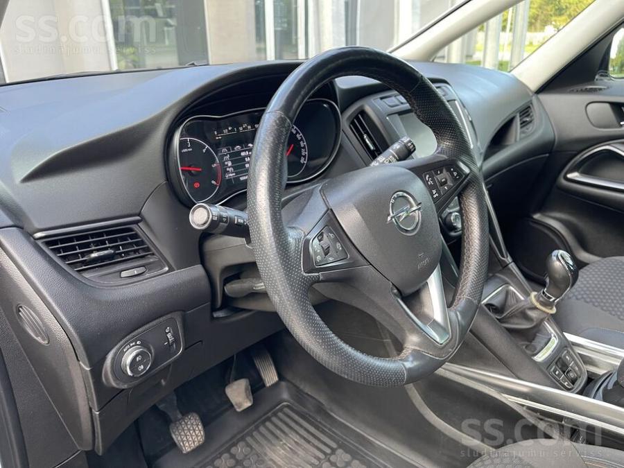 White Opel Zafira 2019 in Jurmala, with an engine capacity of 1.60 L and mileage of 0 thousand km for 10450 €, photo 19 on AUTOMOTO.COM.LV