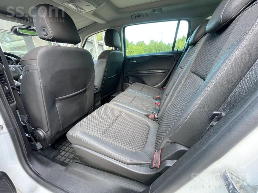 White Opel Zafira 2019 in Jurmala, with an engine capacity of 1.60 L and mileage of 0 thousand km for 10450 €, photo 21 on AUTOMOTO.COM.LV