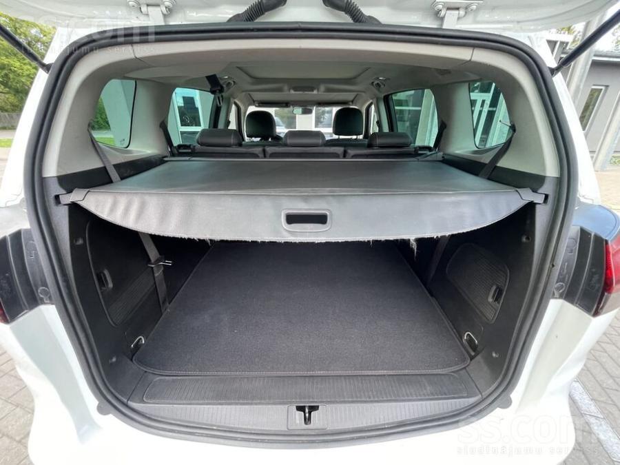 White Opel Zafira 2019 in Jurmala, with an engine capacity of 1.60 L and mileage of 0 thousand km for 10450 €, photo 23 on AUTOMOTO.COM.LV