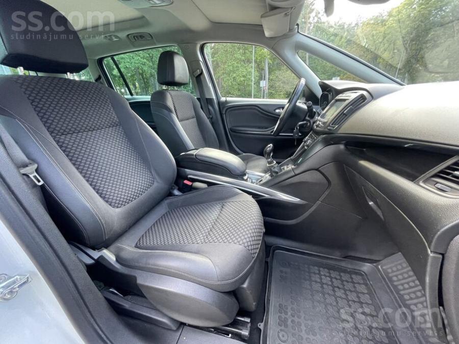 White Opel Zafira 2019 in Jurmala, with an engine capacity of 1.60 L and mileage of 0 thousand km for 10450 €, photo 26 on AUTOMOTO.COM.LV