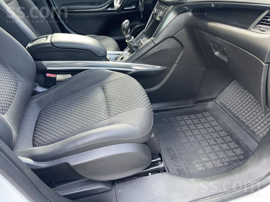 White Opel Zafira 2019 in Jurmala, with an engine capacity of 1.60 L and mileage of 0 thousand km for 10450 €, photo 27 on AUTOMOTO.COM.LV