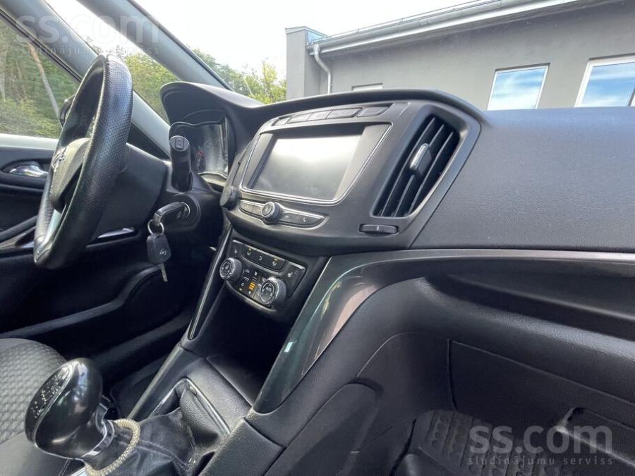 White Opel Zafira 2019 in Jurmala, with an engine capacity of 1.60 L and mileage of 0 thousand km for 10450 €, photo 28 on AUTOMOTO.COM.LV