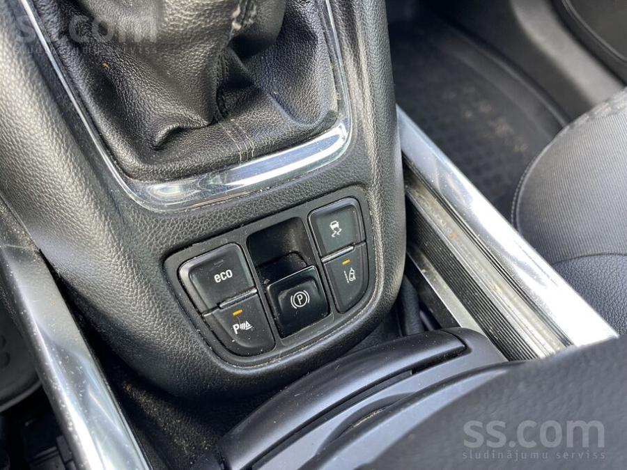 White Opel Zafira 2019 in Jurmala, with an engine capacity of 1.60 L and mileage of 0 thousand km for 10450 €, photo 31 on AUTOMOTO.COM.LV