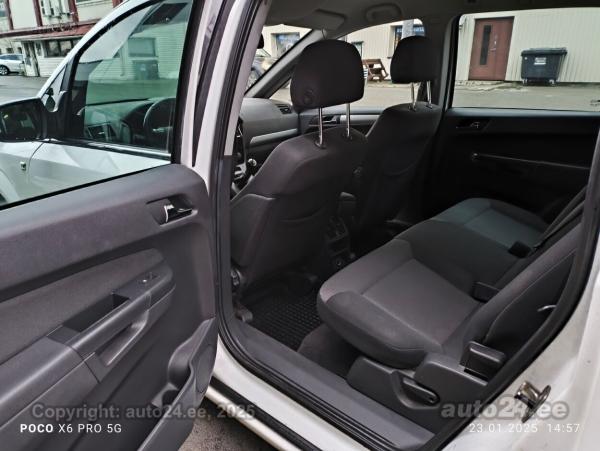 White Opel Zafira 2012 in Tallinn, with an engine capacity of 1.70 L and mileage of 312 thousand km for 2488 €, photo 11 on AUTOMOTO.COM.LV