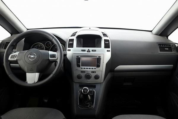Opel Zafira 2012 Tallina vietnē Balts Opel Zafira 2012 Tallina, ar dzinēja tilpumu 1.70 L un nobraukumu 259 tūkst. km par 1899 €, foto 10 vietnē AUTOMOTO.COM.LV