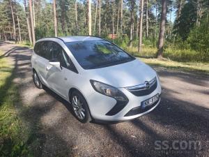 White Opel Zafira 2013 in Saldus, with an engine capacity of 2.00 L and mileage of 397 thousand km for 3100 €, photo  on AUTOMOTO.COM.LV