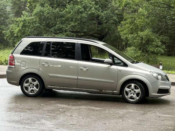 Yellow Opel Zafira 2006 in Jurbarkas, with an engine capacity of 1.91 L and mileage of 320 thousand km for 850 €, photo 4 on AUTOMOTO.COM.LV