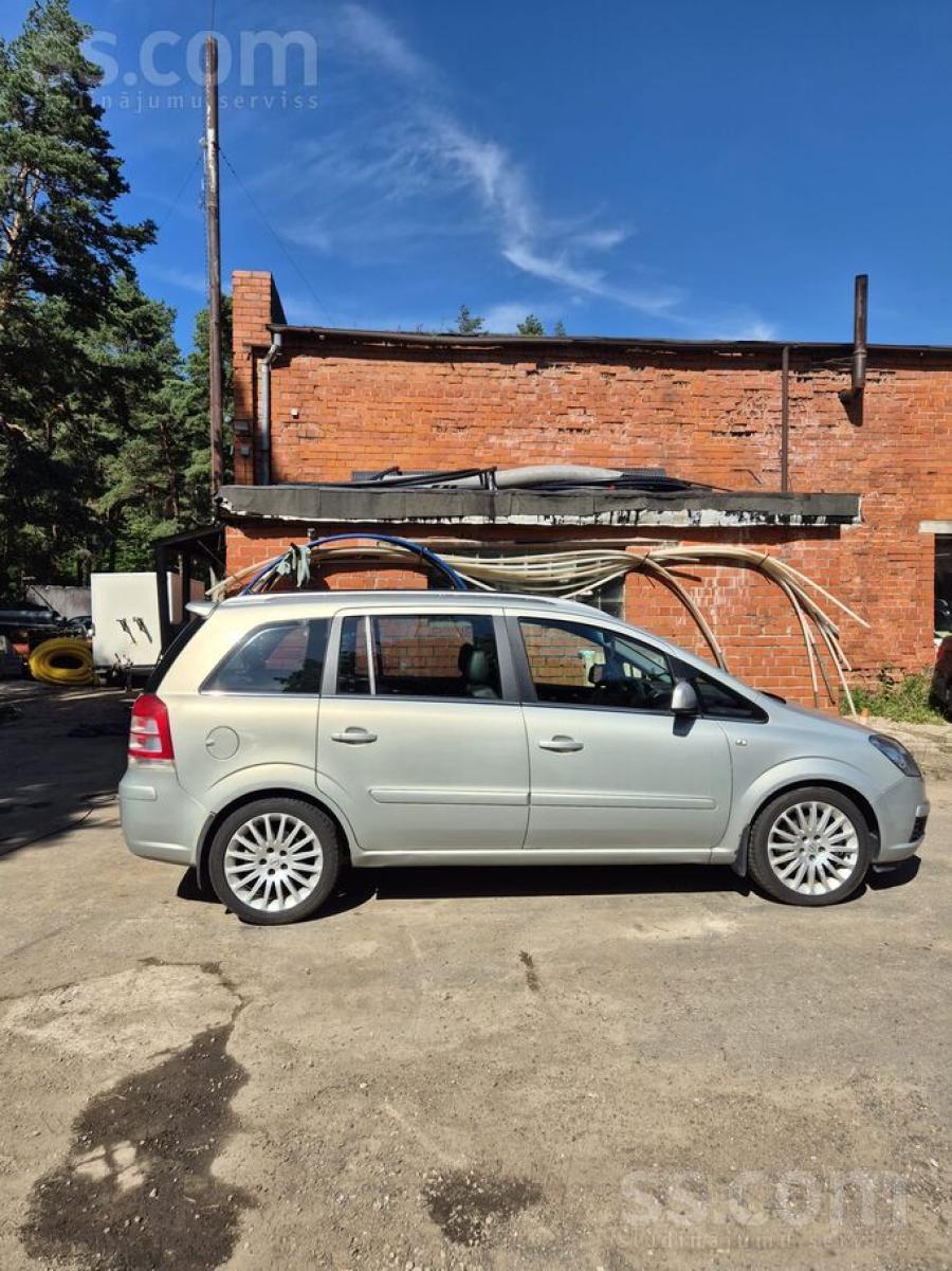 Yellow Opel Zafira 2006 in Jurmala, with an engine capacity of 2.20 L and mileage of 389 thousand km for 1700 €, photo 3 on AUTOMOTO.COM.LV