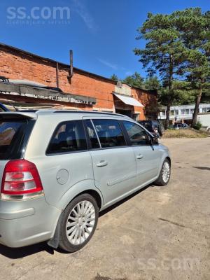 Yellow Opel Zafira 2006 in Jurmala, with an engine capacity of 2.20 L and mileage of 389 thousand km for 1700 €, photo 5 on AUTOMOTO.COM.LV