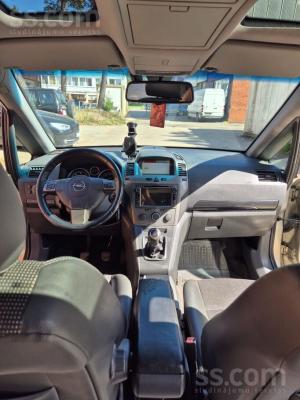 Yellow Opel Zafira 2006 in Jurmala, with an engine capacity of 2.20 L and mileage of 389 thousand km for 1700 €, photo 7 on AUTOMOTO.COM.LV