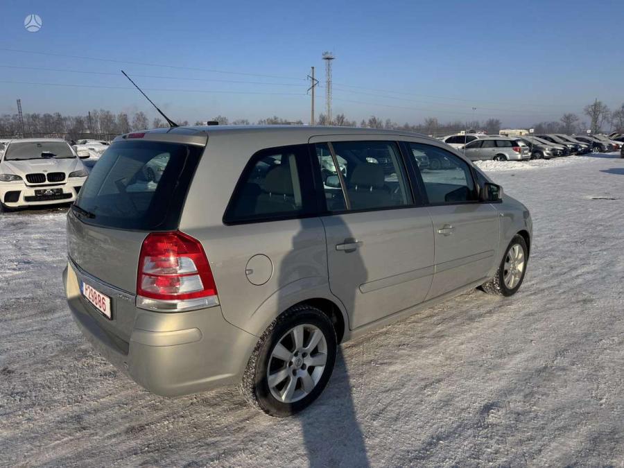 Yellow Opel Zafira 2009 in Marijampole, with an engine capacity of 1.91 L and mileage of 263 thousand km for 3100 €, photo 4 on AUTOMOTO.COM.LV