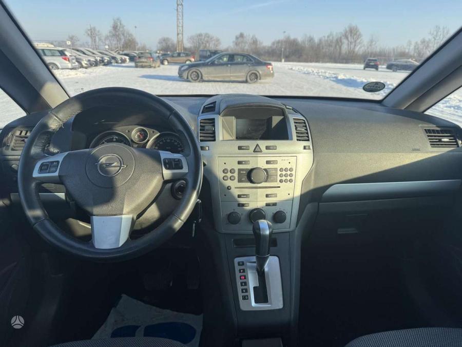Yellow Opel Zafira 2009 in Marijampole, with an engine capacity of 1.91 L and mileage of 263 thousand km for 3100 €, photo 7 on AUTOMOTO.COM.LV