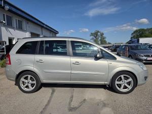 Yellow Opel Zafira 2009 in Marijampole, with an engine capacity of 1.60 L and mileage of 226 thousand km for 1899 €, photo 5 on AUTOMOTO.COM.LV