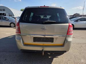 Yellow Opel Zafira 2009 in Marijampole, with an engine capacity of 1.60 L and mileage of 226 thousand km for 1899 €, photo 7 on AUTOMOTO.COM.LV