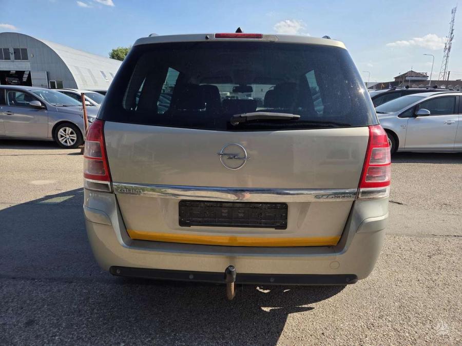 Yellow Opel Zafira 2009 in Marijampole, with an engine capacity of 1.60 L and mileage of 226 thousand km for 1899 €, photo 7 on AUTOMOTO.COM.LV