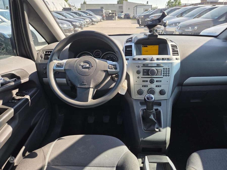 Yellow Opel Zafira 2009 in Marijampole, with an engine capacity of 1.60 L and mileage of 226 thousand km for 1899 €, photo 10 on AUTOMOTO.COM.LV
