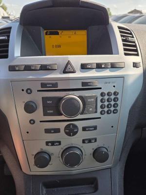 Yellow Opel Zafira 2009 in Marijampole, with an engine capacity of 1.60 L and mileage of 226 thousand km for 1899 €, photo 15 on AUTOMOTO.COM.LV