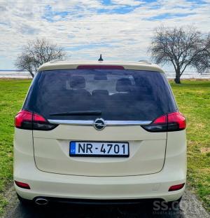 Dzeltens Opel Zafira 2013 Liepāja, ar dzinēja tilpumu 2.00 L un nobraukumu 268 tūkst. km par 3400 €, foto 5 vietnē AUTOMOTO.COM.LV